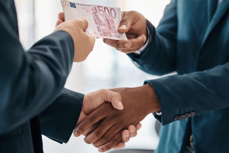 What Are the Key Differences Between Cross Currency Swaps and Interest ...